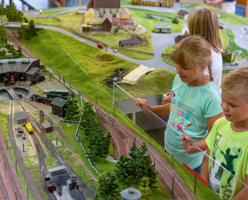 Modellbahn - Erlebniswelt Seiffen - da geht die Bahn ab!