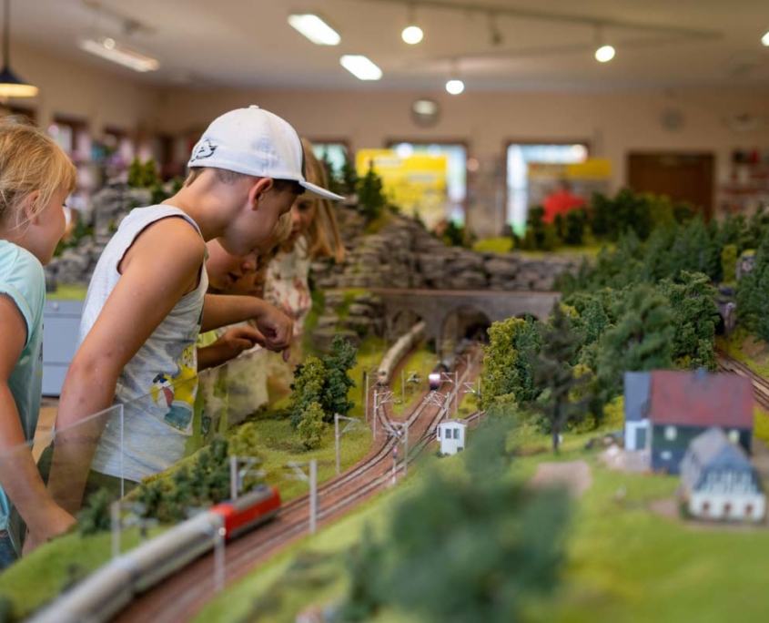 Modellbahn - Erlebniswelt Seiffen - da geht die Bahn ab!